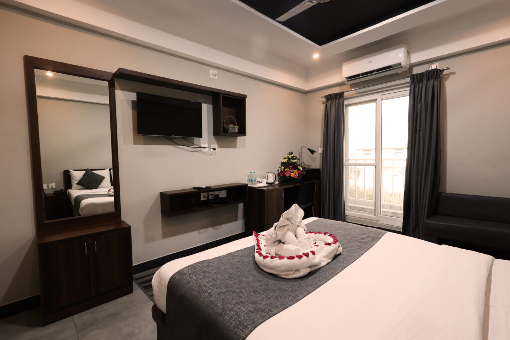 Hotel Rooms – Deroyale Sapphire Suites